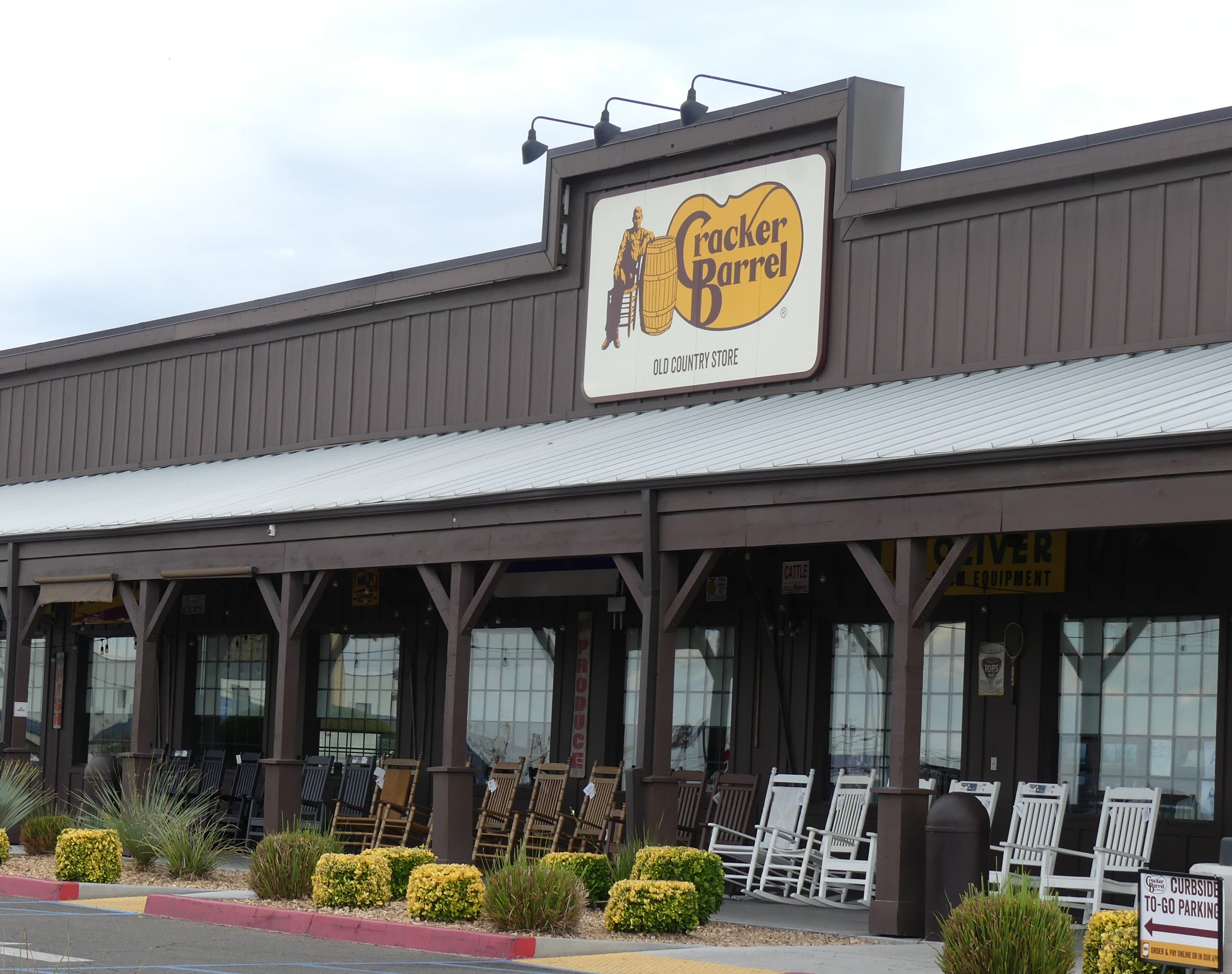 What High Desert restaurants are open on Thanksgiving Day?