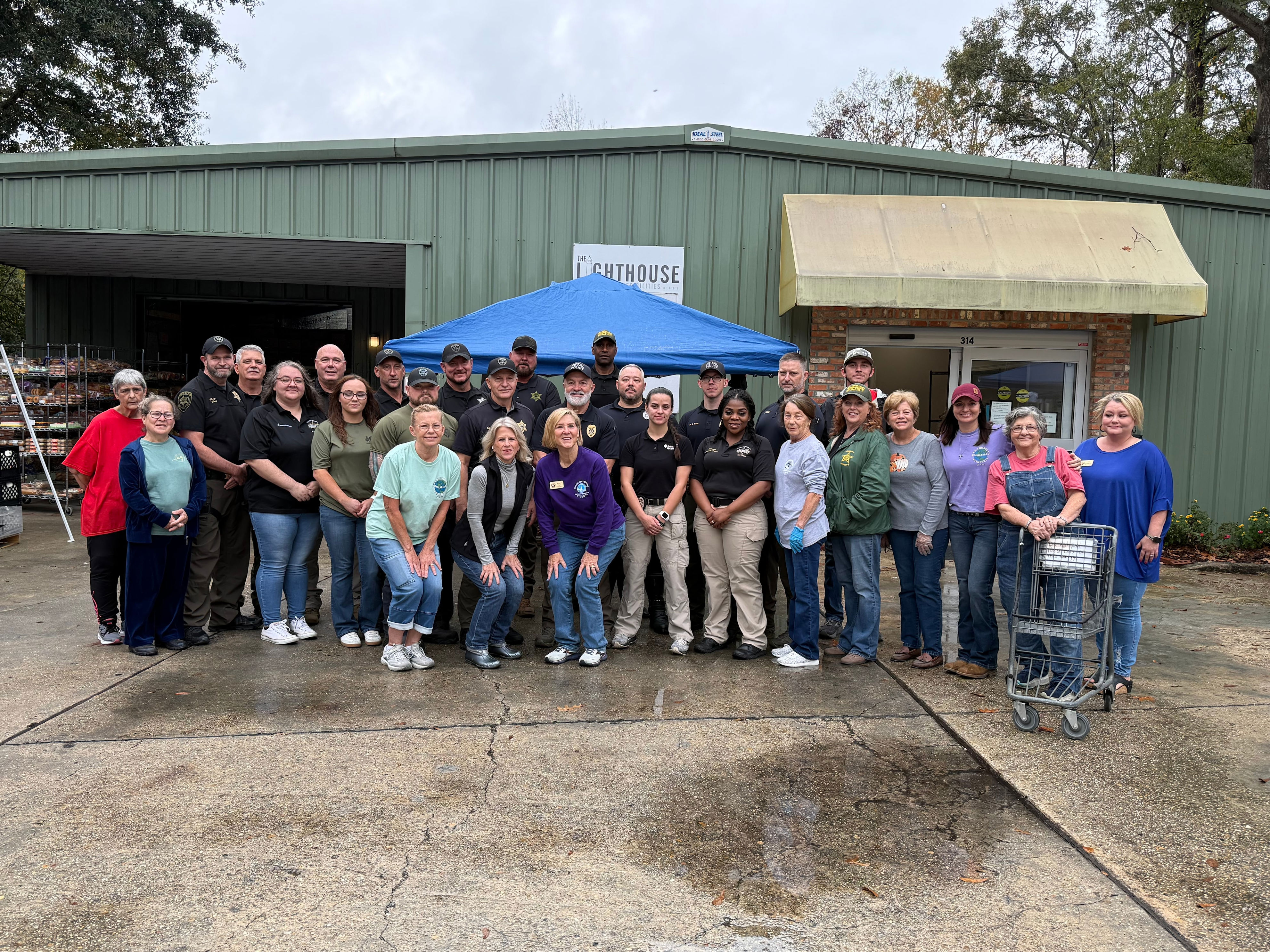 Over 350 families fed this Thanksgiving thanks to local authorities ...