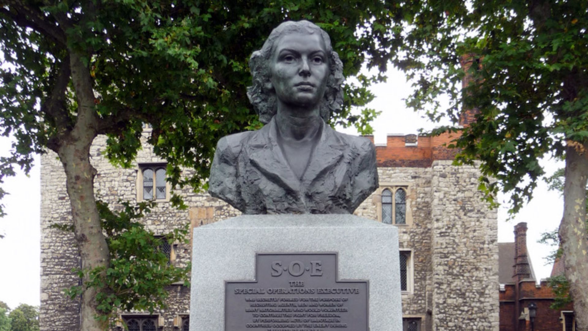 Nancy Wake: The Deadly Spy Who Became the French Resistance's Most Wanted