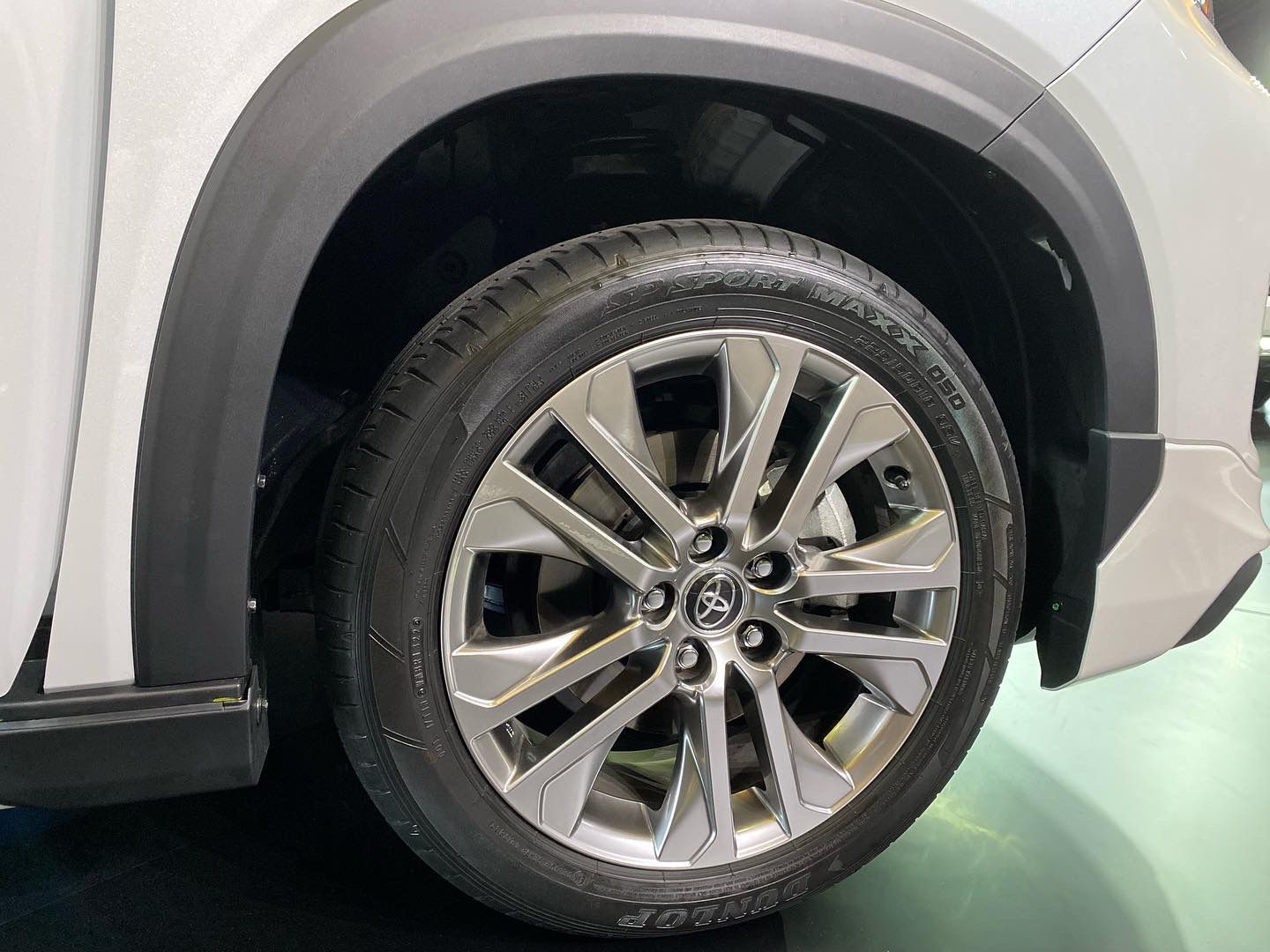 Harga ban Innova Zenix mulai Rp 700 ribuan, dapat bonus balancing ...