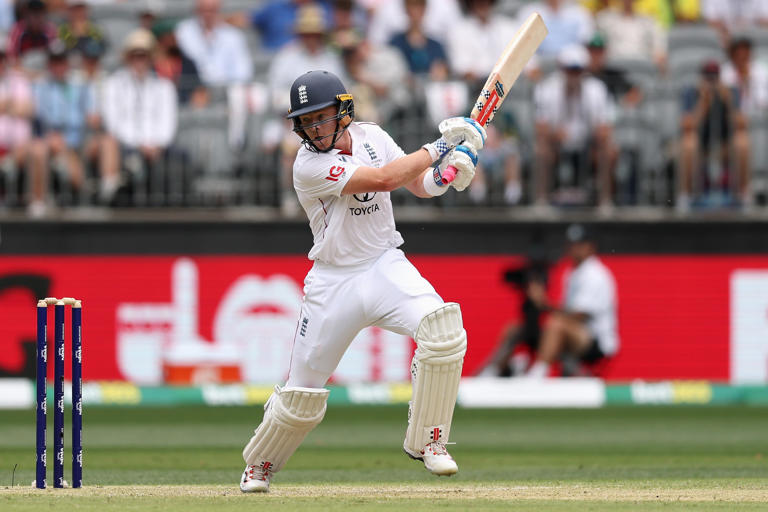 England set Australia target of 205 to win first Ashes Test