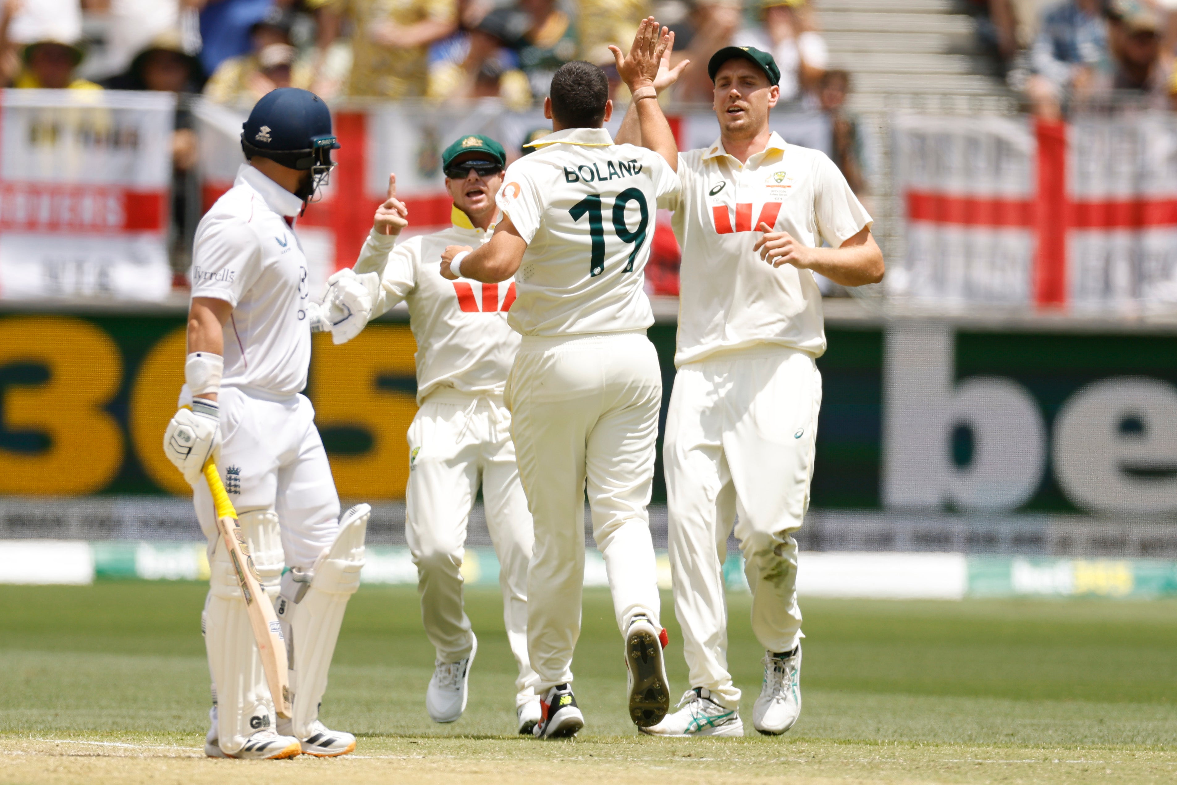 England set Australia target of 205 to win first Ashes Test
