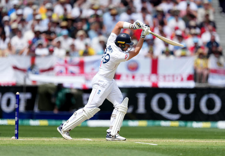 England set Australia target of 205 to win first Ashes Test