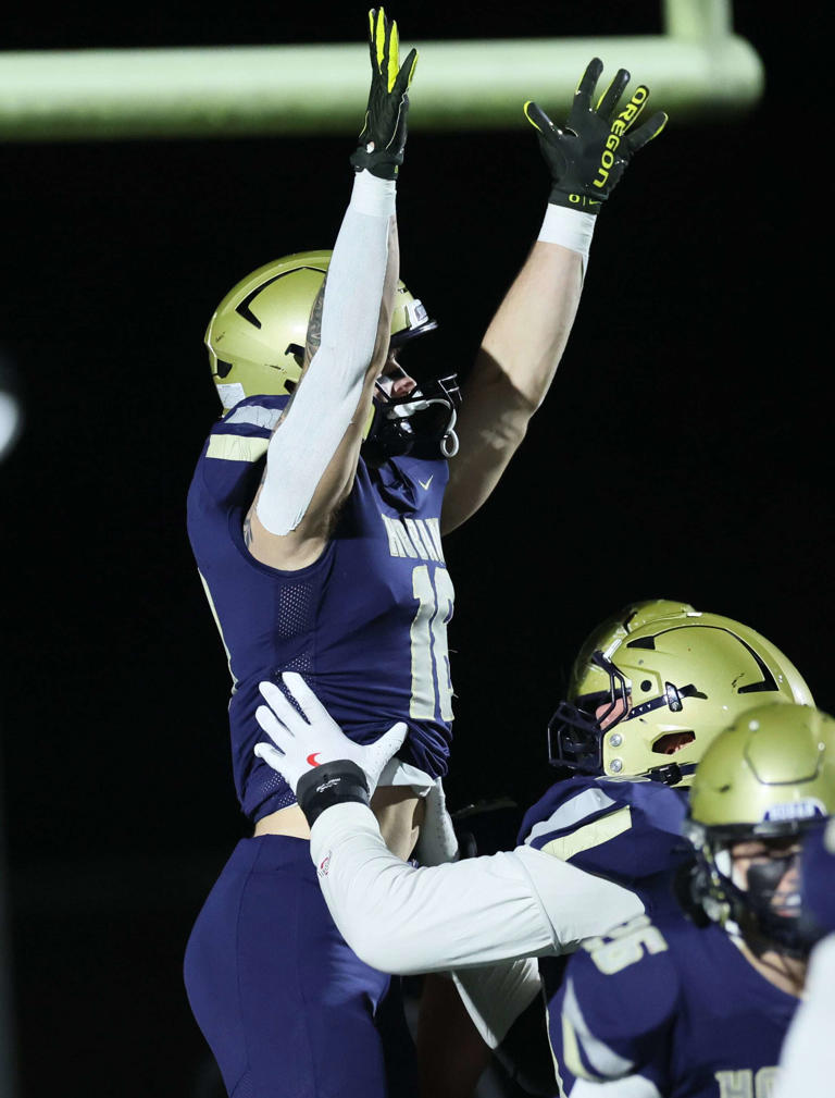Northeast Ohio high school football scores for OHSAA playoffs regional ...