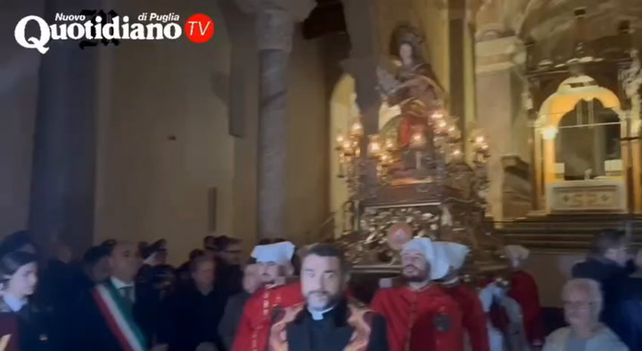 Taranto, via al Natale: è il giorno di Santa Cecilia
