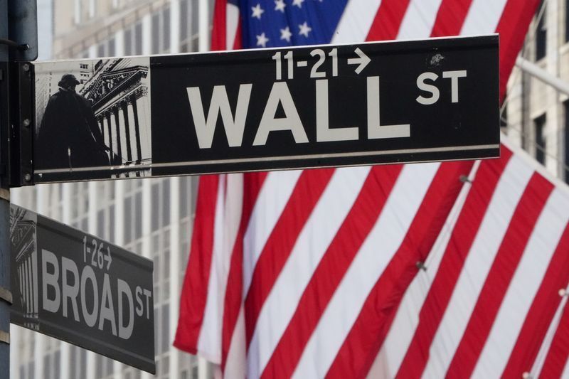 Wall Street sobe e S&P 500 bate recorde após dados dos EUA
