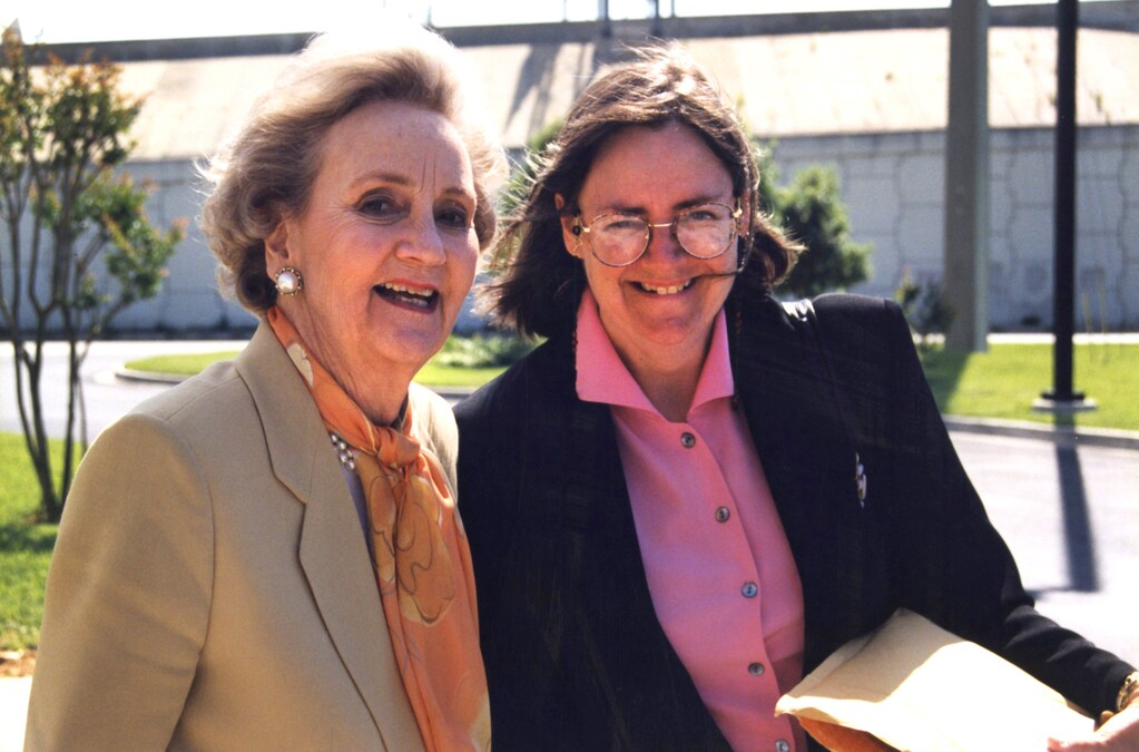Evelyn Small, who helped Katharine Graham write her memoir, dies at 77