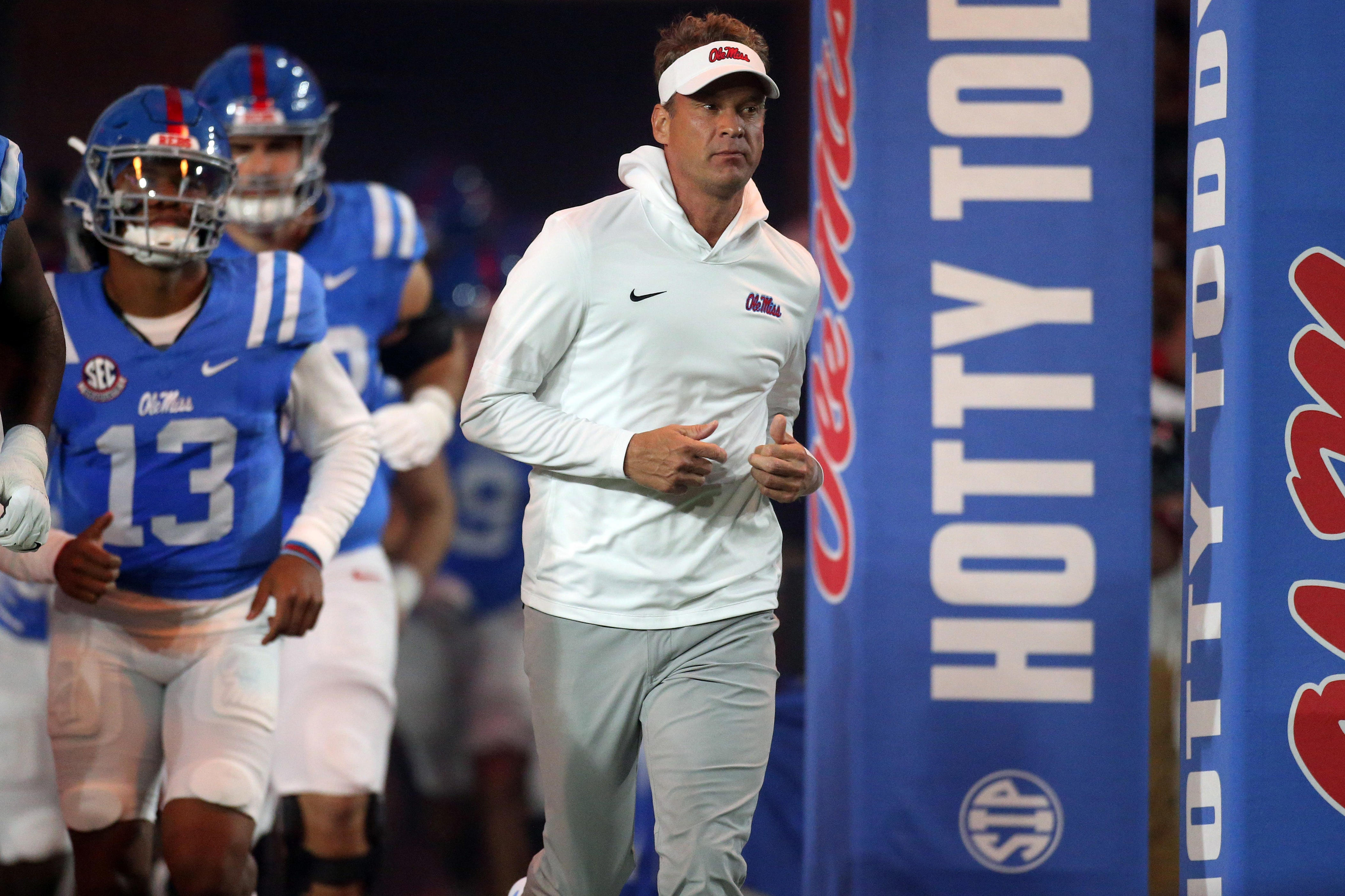 Report: LSU football pulling away from Florida in Lane Kiffin race