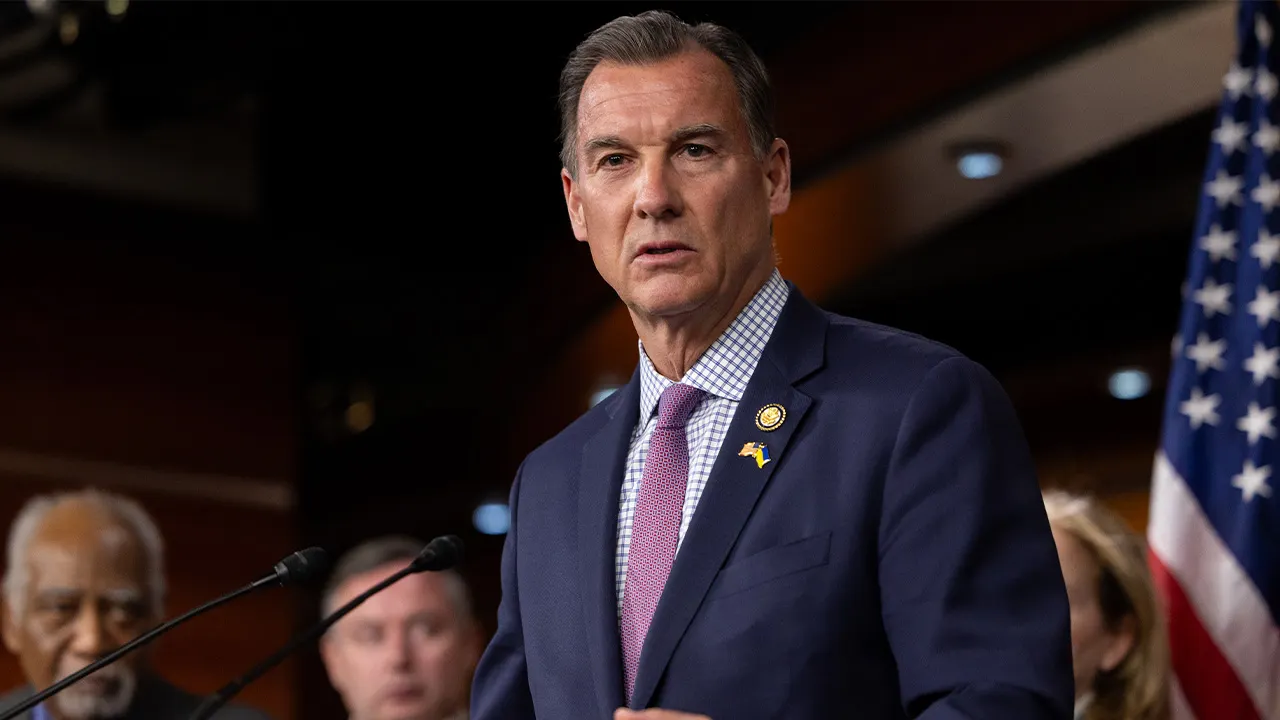 Moderate Democrats push back as progressives move to oust Jeffries ...