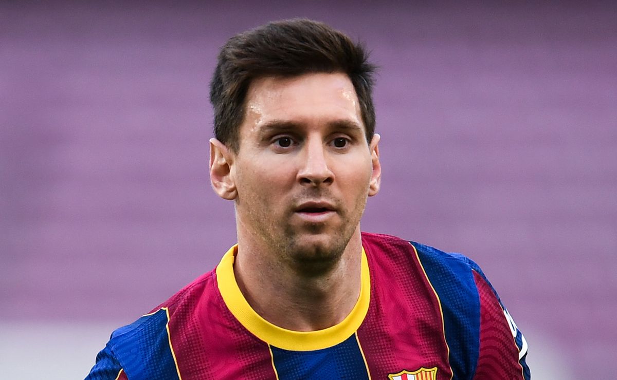 Barcelona Fans Chant Lionel Messi's Name During Camp Nou's Reopening