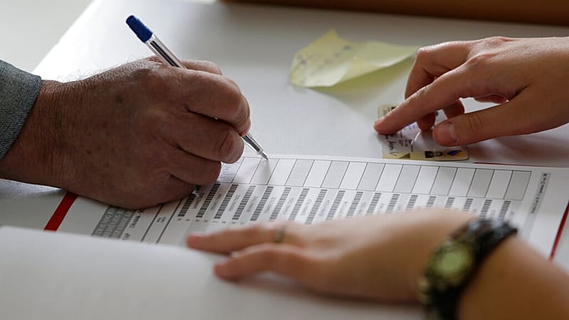 Η Σερβική Δημοκρατία της Βοσνίας ψηφίζει νέο πρόεδρο μετά την καθαίρεση ...