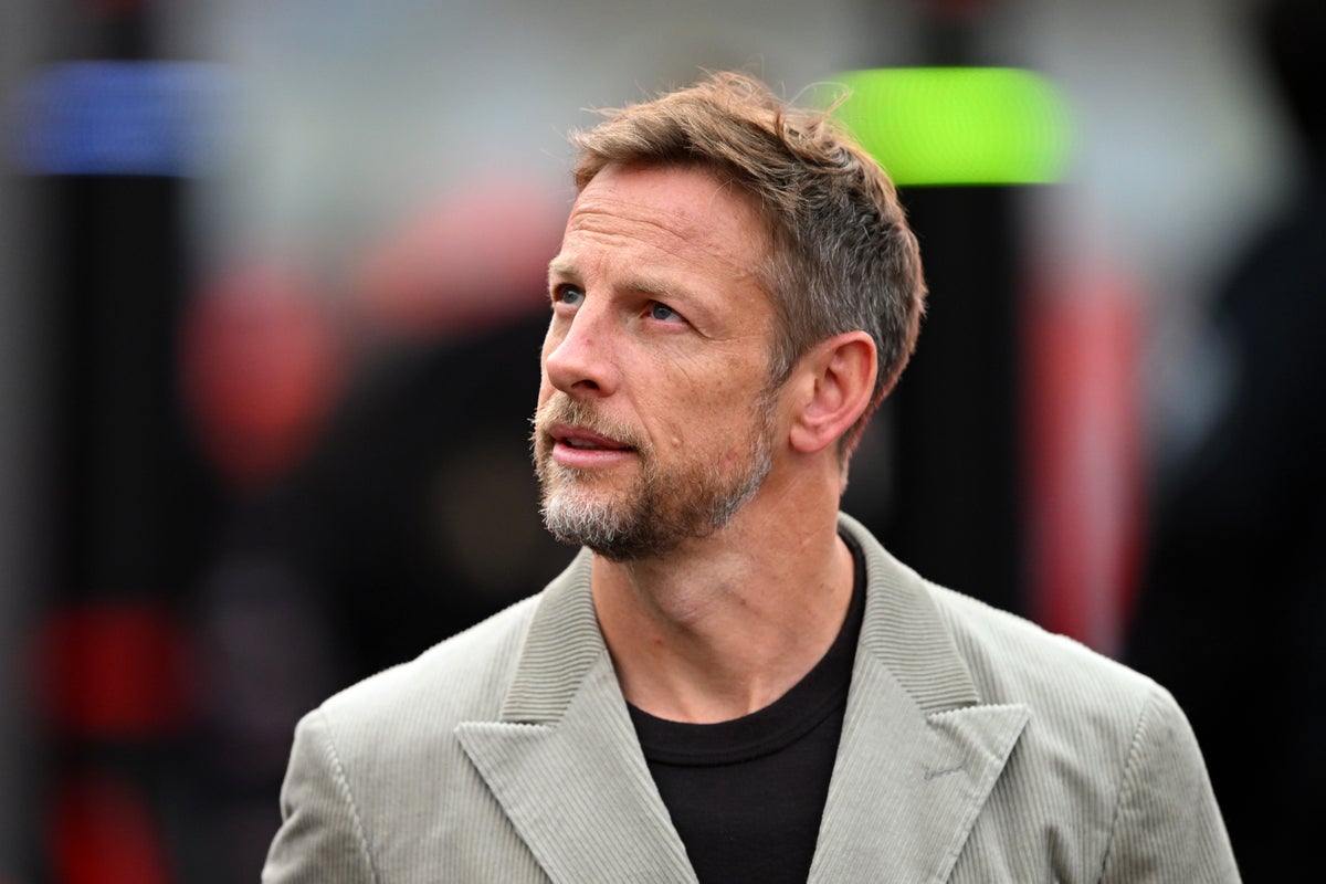 Daily Mail publisher agrees £500m deal to buy Telegraph newspaper