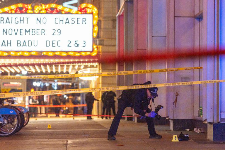 Chicago Christmas event shooting as '300 riot' with 7 teens shot and ...