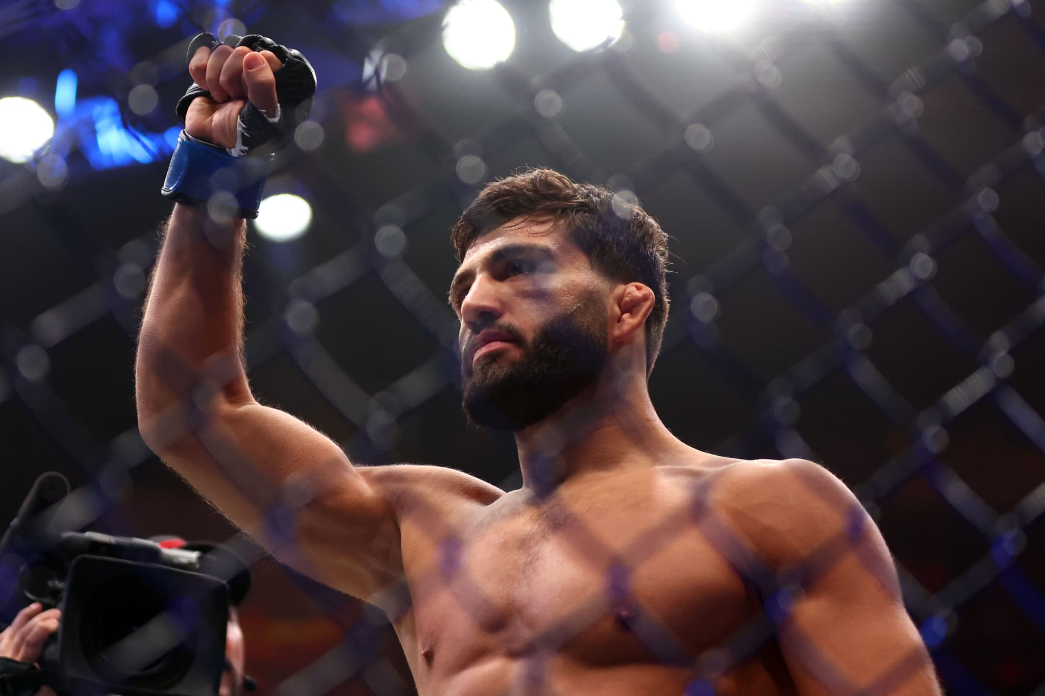 UFC Qatar: Tsarukyan soumet Hooker au 2e round et call-out Topuria pour ...