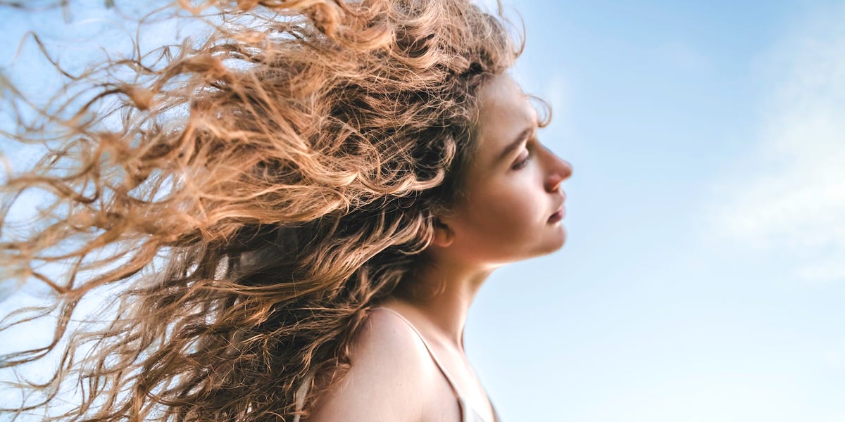 Are Your Flakes Caused By Dandruff Or Dry Scalp? Dermatologists Share ...