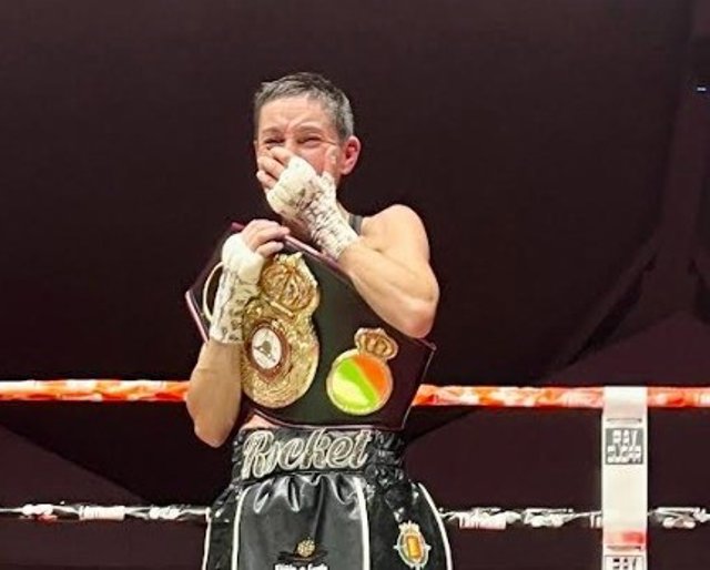 La boxeadora Isabel Rivero hace historia en Valladolid y se proclama ...
