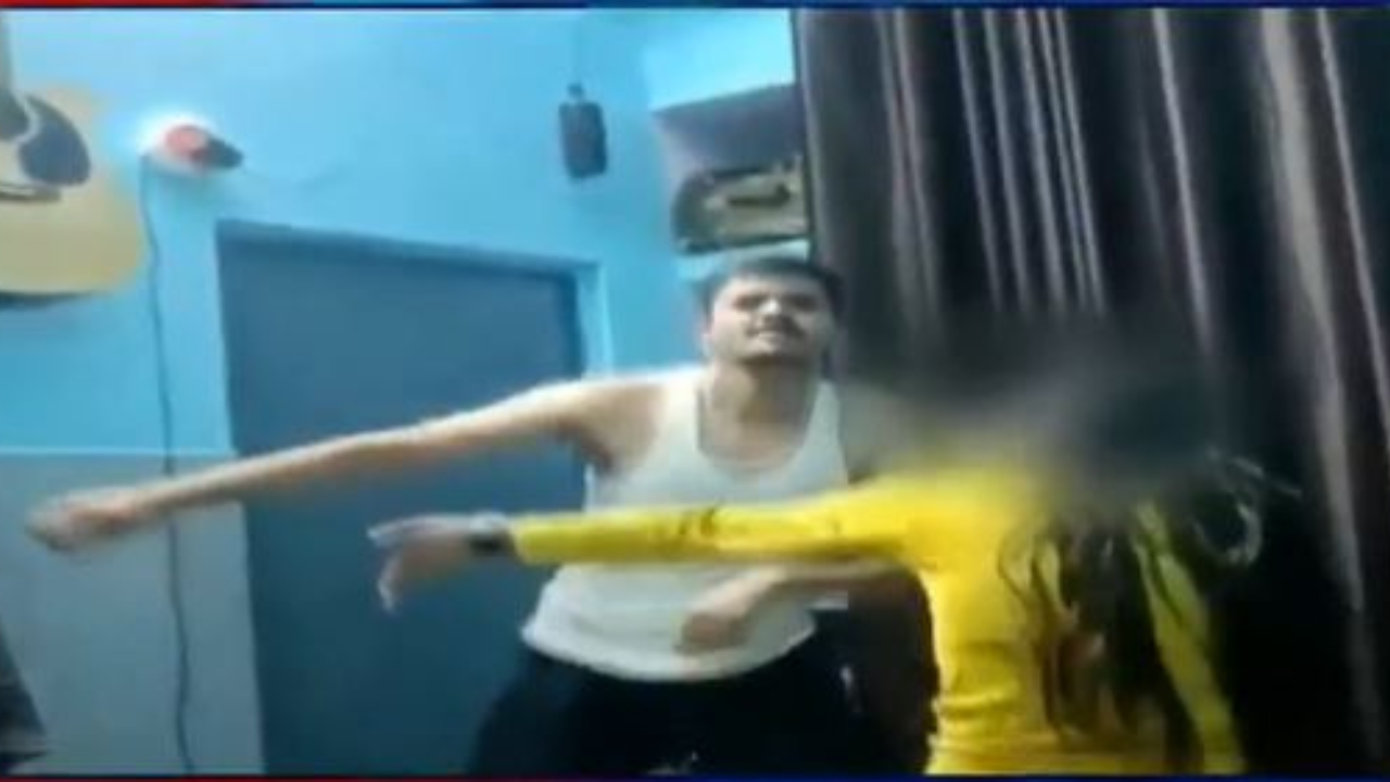 UP Doctor's Viral Dance With Fiancee Inside Govt Hospital Goes Viral ...