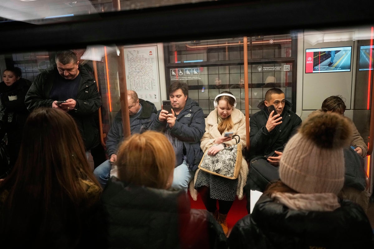 Frustrations grow in Russia over cellphone internet outages