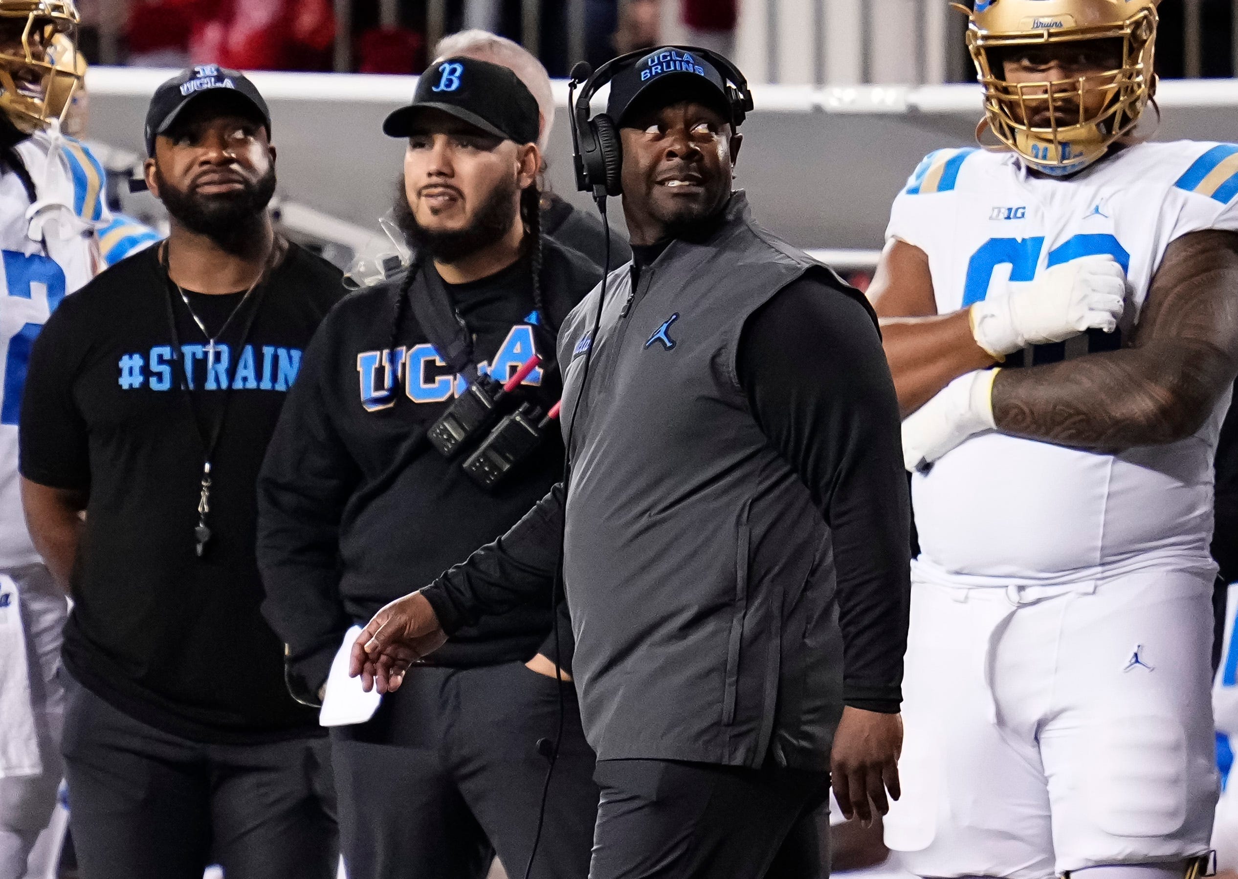 Social media reacts to UCLA's bizarre fake field goal debacle