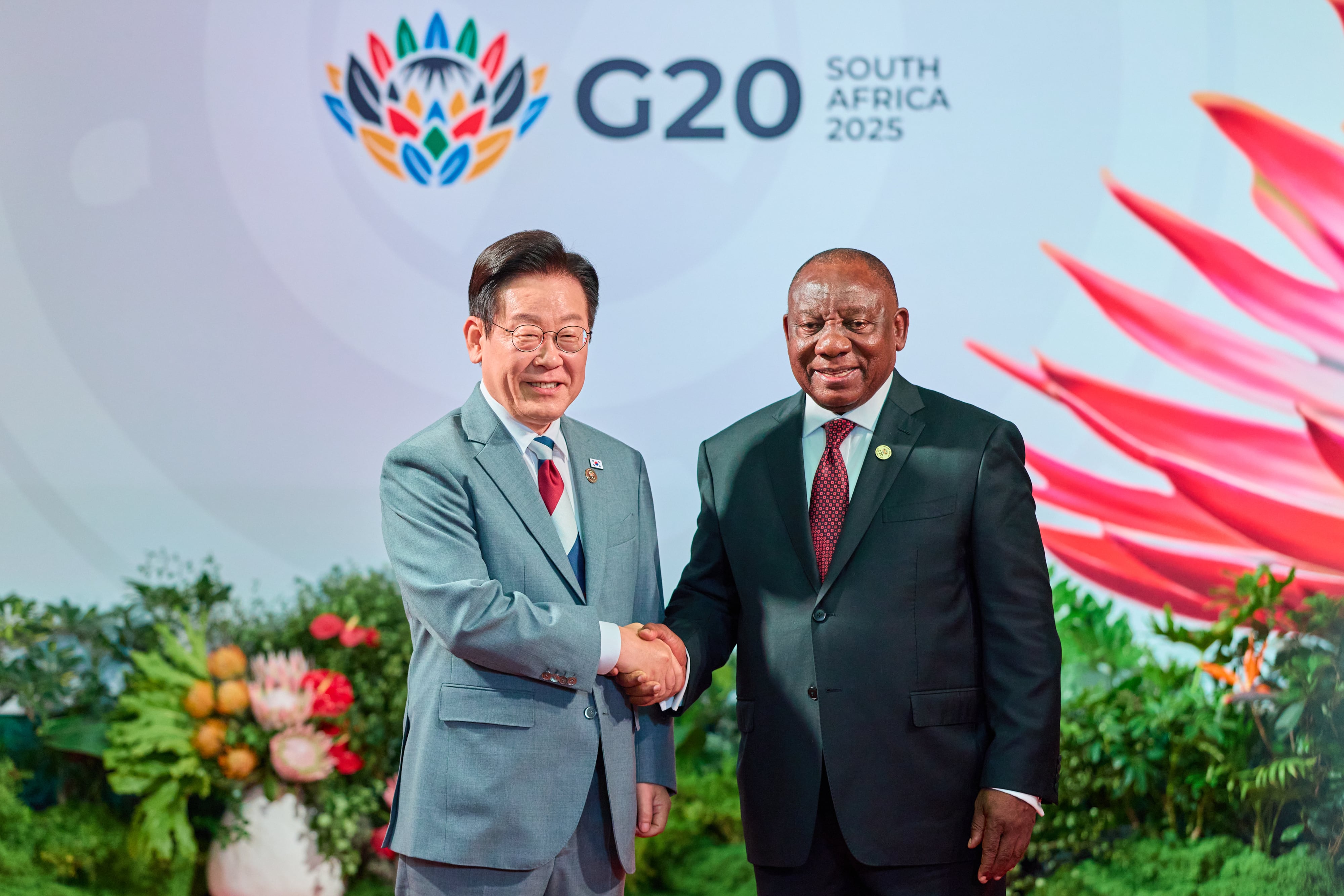 President Lee Greets South African President, Praises Johannesburg