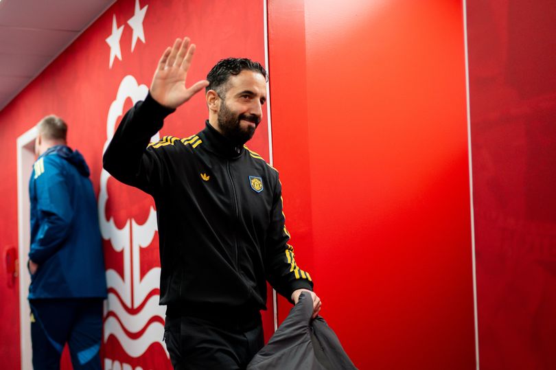 Jamie Carragher 'in trouble' after Gary Neville Man United claim and ...