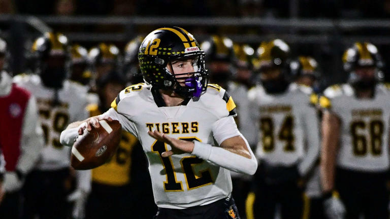 Northwestern Lehigh football returns to state semifinals as Leh passes ...