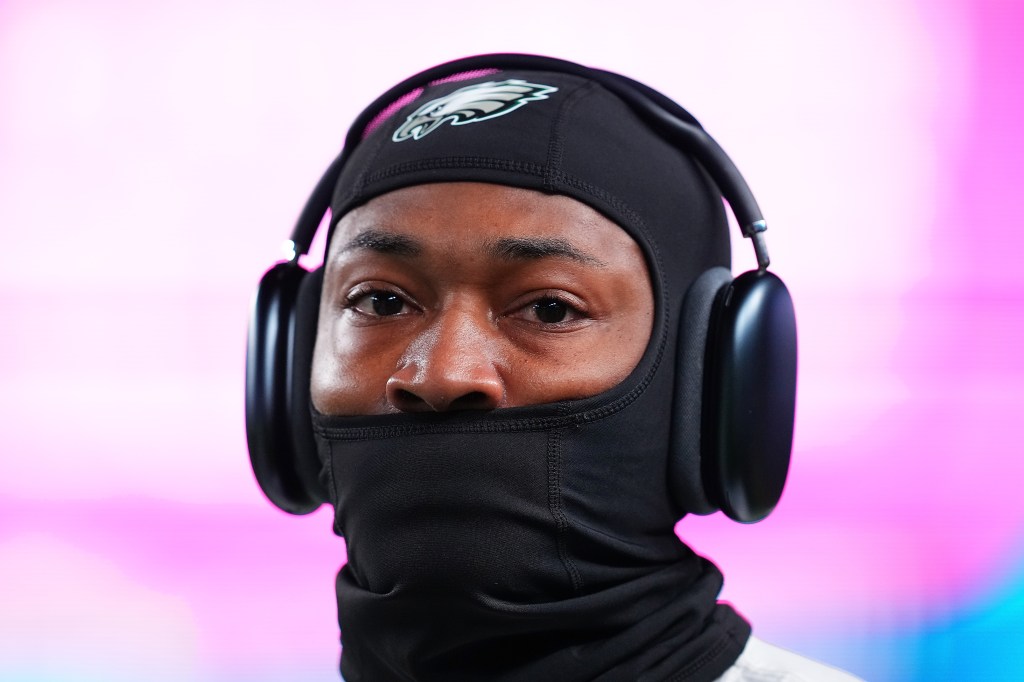 Eagles' DeVonta Smith update sparks concern ahead of Cowboys game