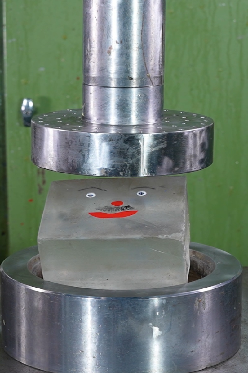 Bloc sous presse hydraulique