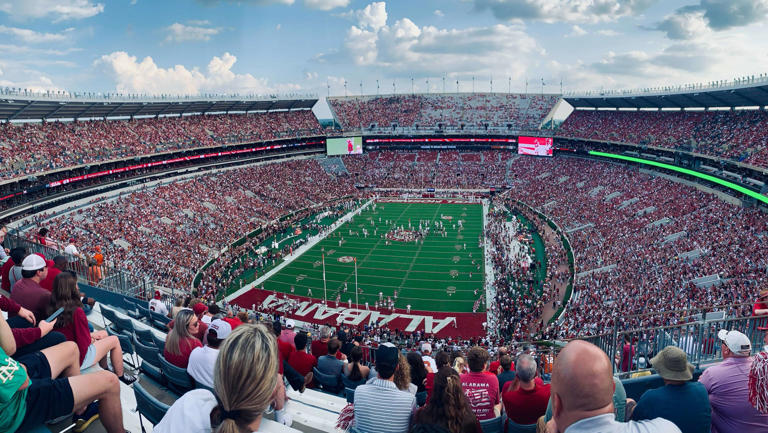 Alabama football makes kicker change after Conor Talty miss