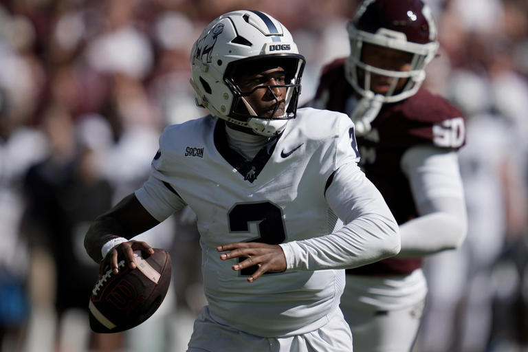 Reed's 3 TD passes in 1st quarter propel No. 3 Texas A&M past Samford ...