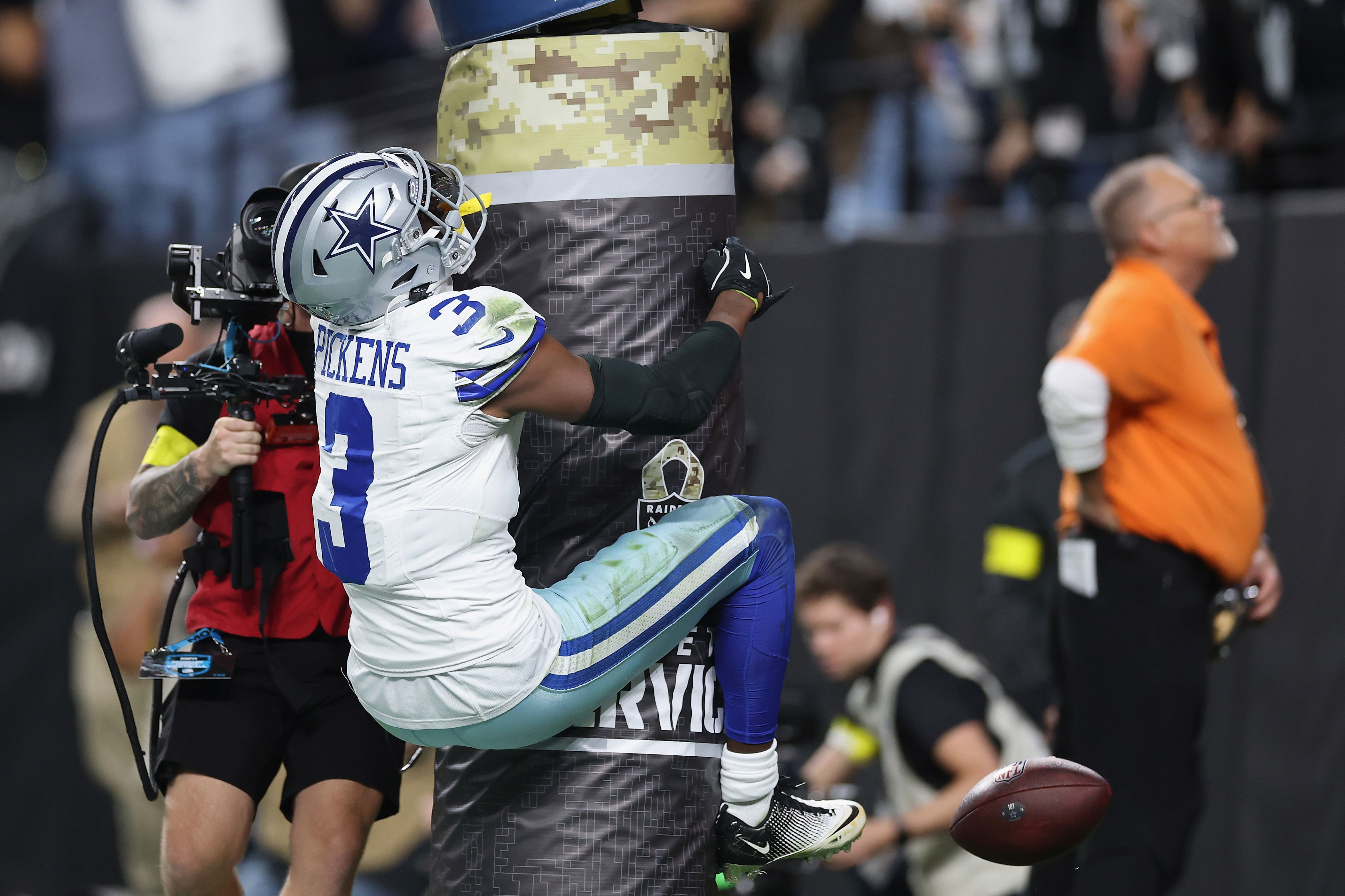 Cowboys WR George Pickens given $26,085 unsportsmanlike conduct fine ...