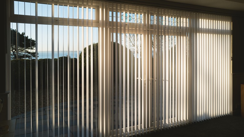 Say Goodbye To Vertical Blinds With This Sleek Solution To Cover ...