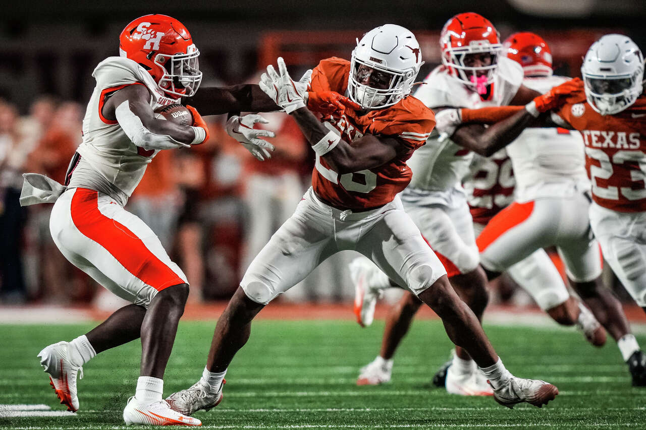 Texas football LB suspended for first half of Texas A&M game. Here's why