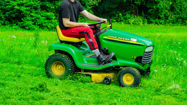 Common Problems With John Deere Lawn Mowers (According To Owners)