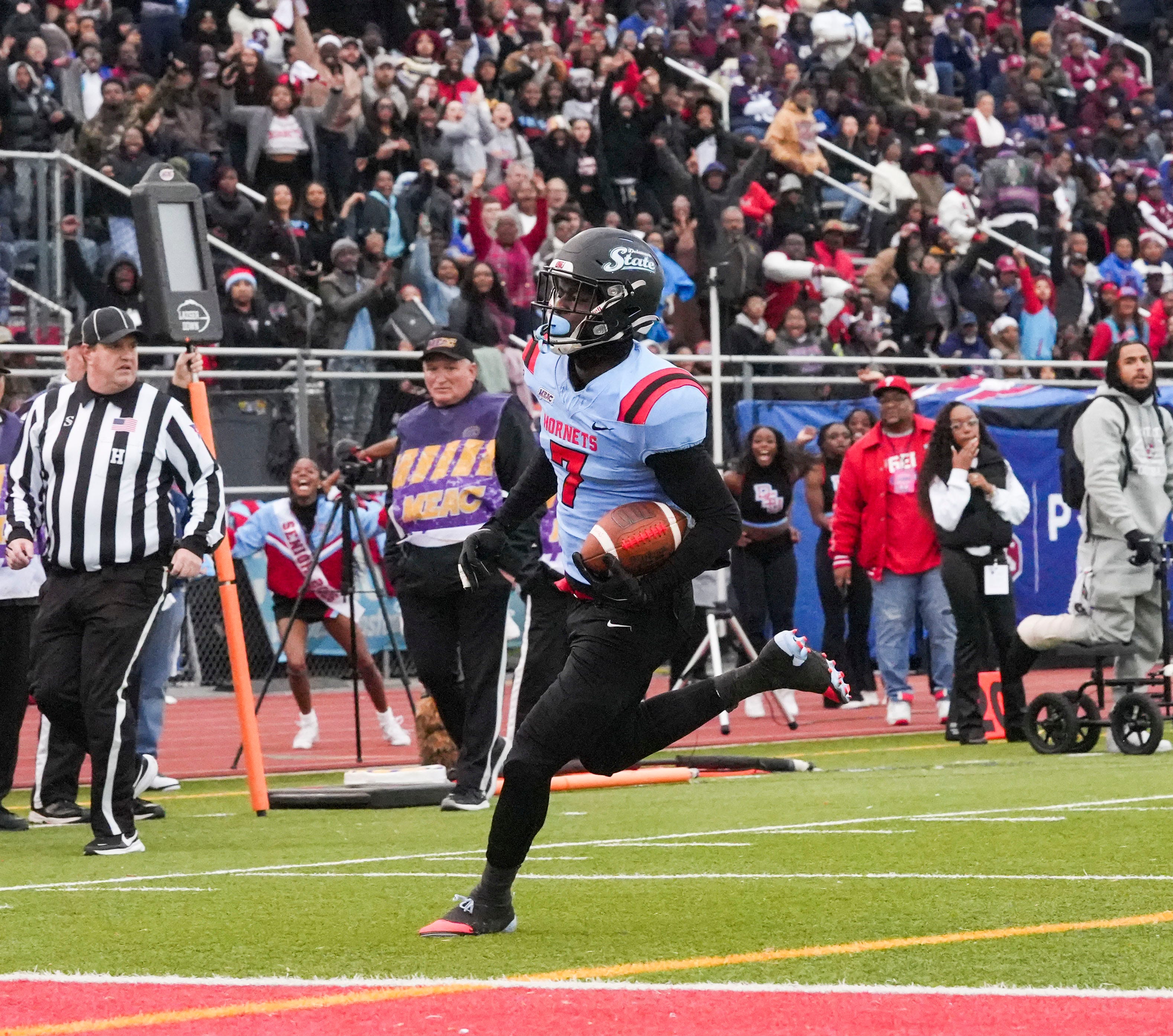 S.C. State prevails in MEAC football title showdown at Delaware State