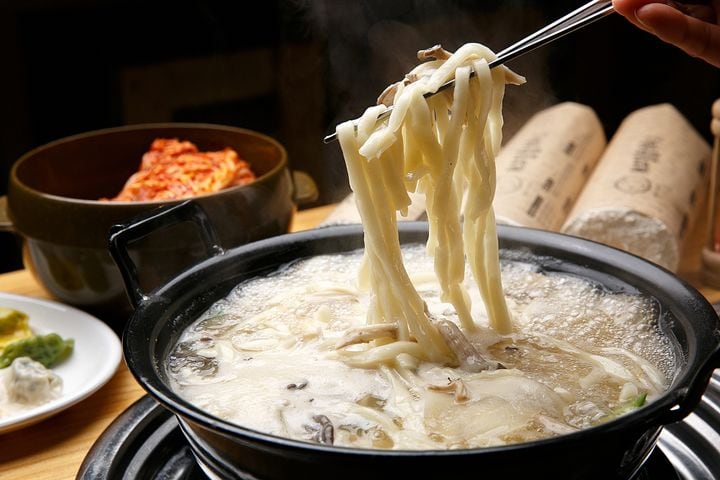 Kalguksu Tops Dining-Out Price Increases, Followed by Samgyetang, Kimbap