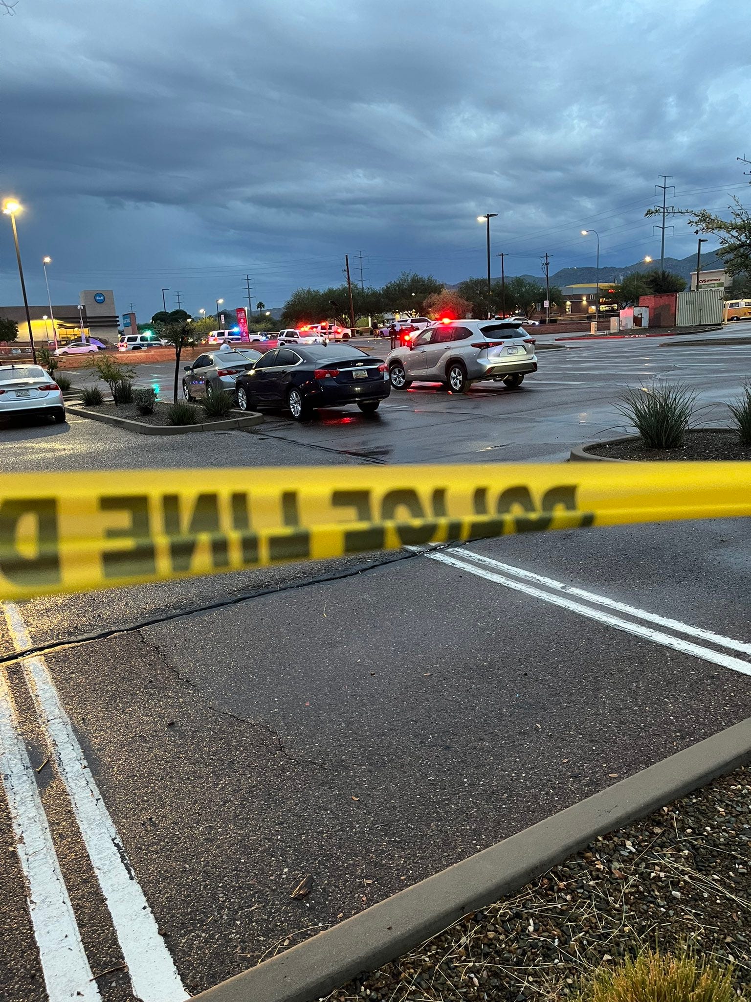 Man dead, 2 children, 1 woman wounded in Phoenix parking lot shooting