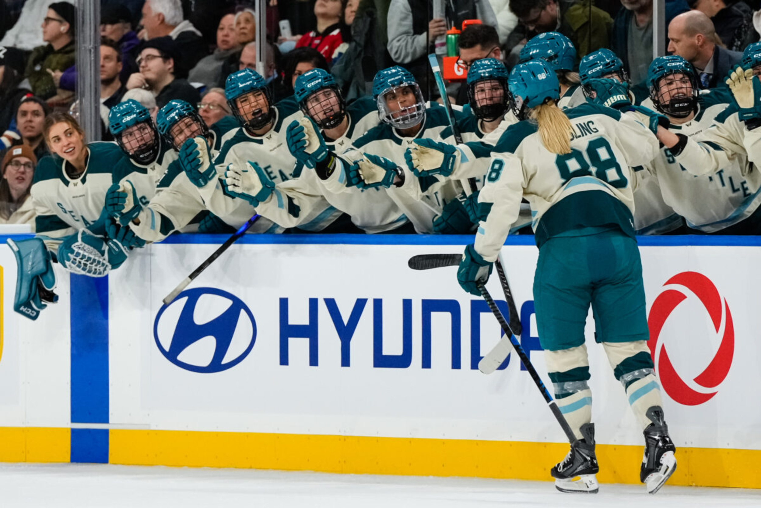 Torrent rally for 2-1 win over Victoire