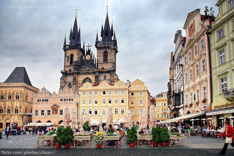 12 Cities Famous for Their Beautiful Old Towns
