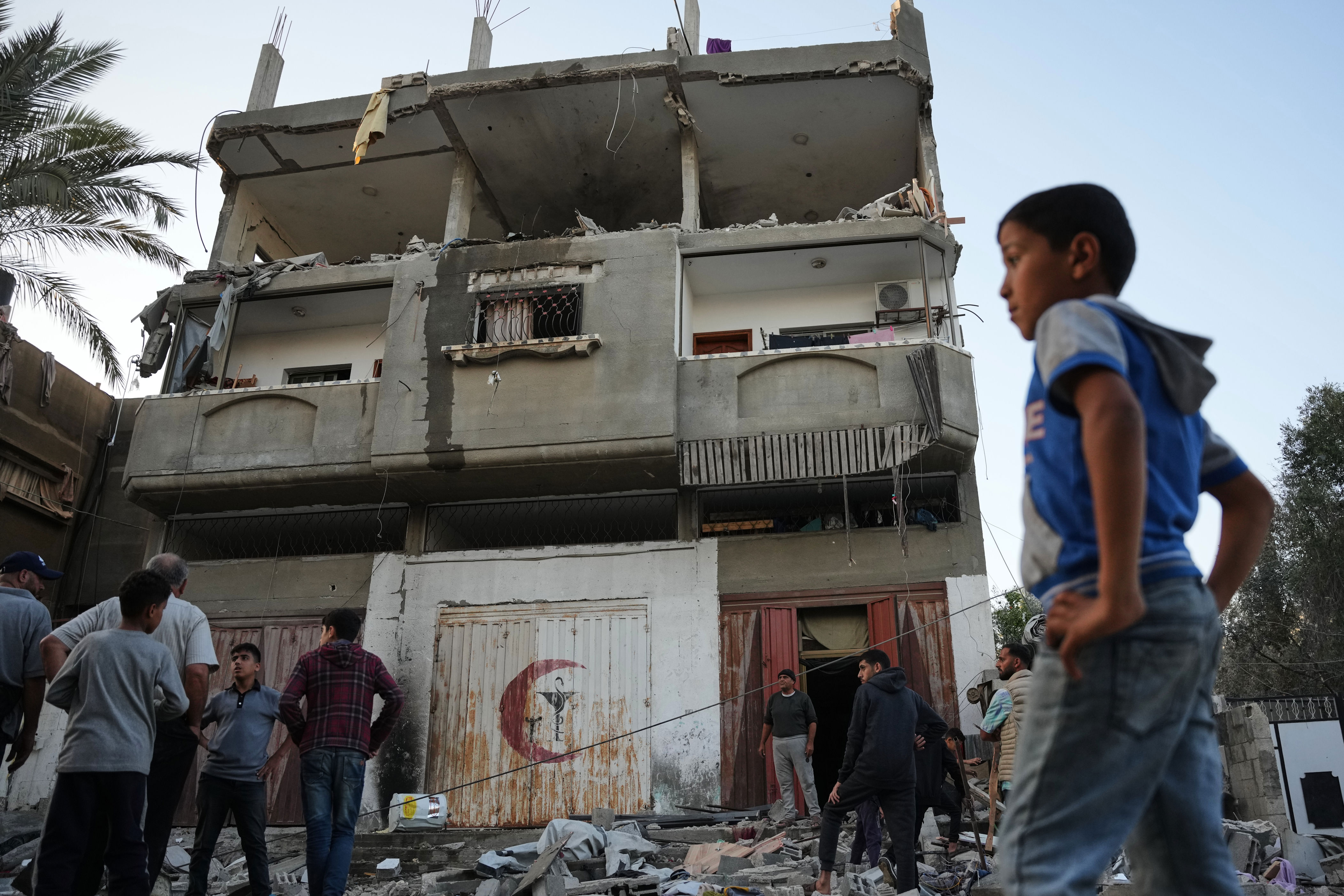 At least 24 die as Israel launches fresh airstrikes against Hamas militants