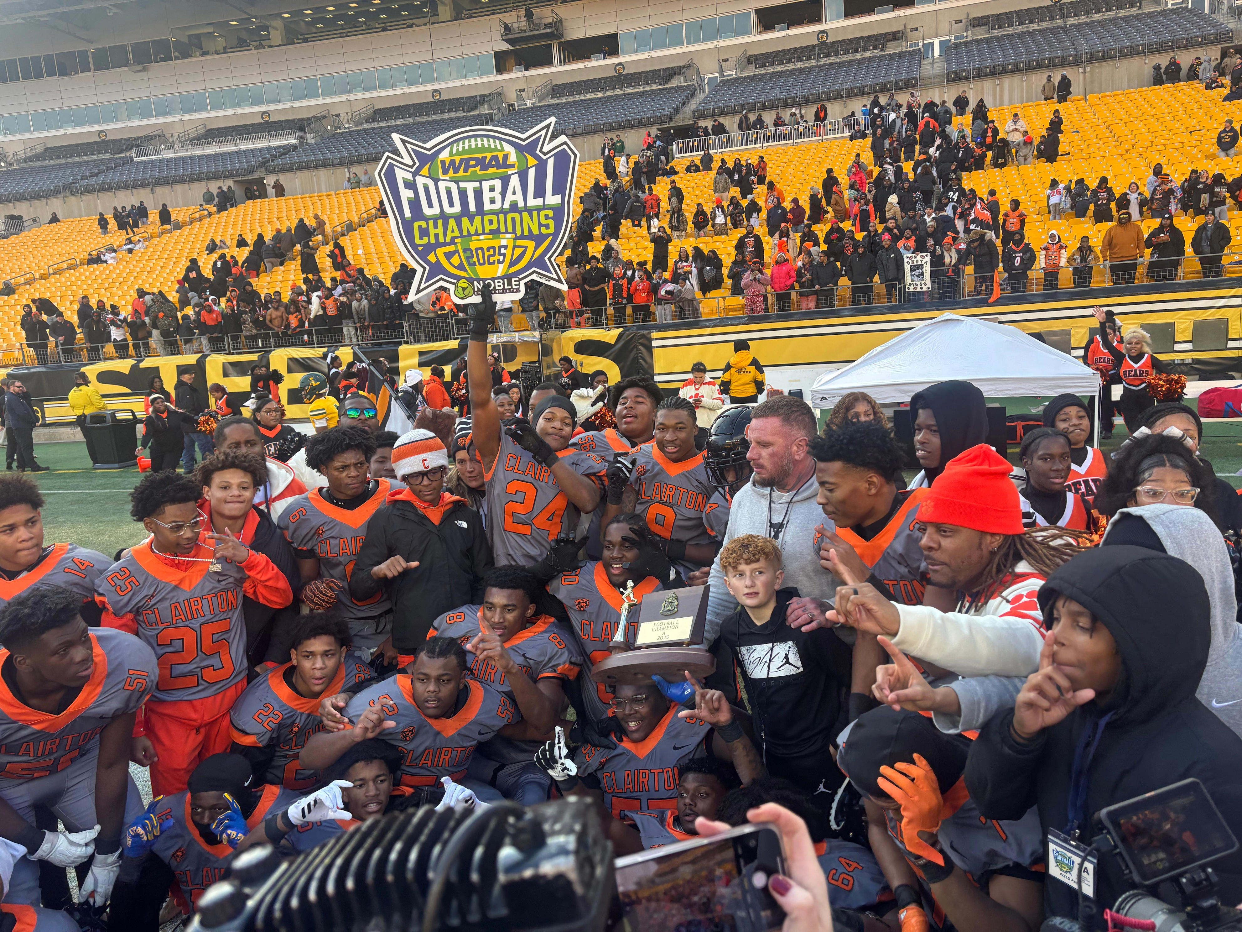 Clairton forces late turnover, Bears win 15th WPIAL Championship