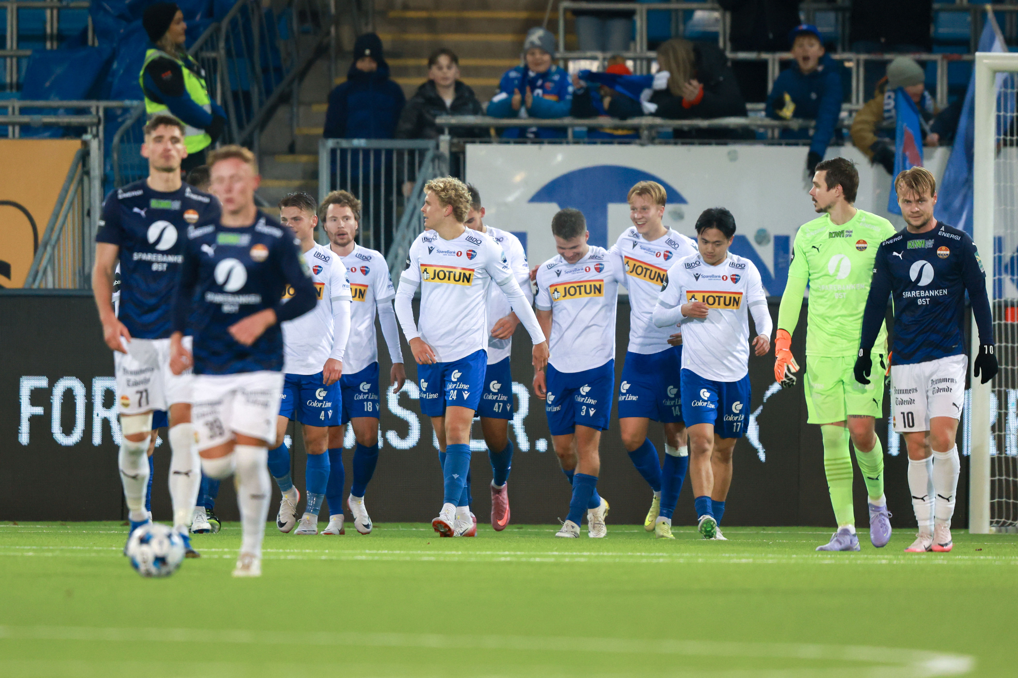 Sandefjord knuste Strømsgodset i målfest: – Fullstendig kaos