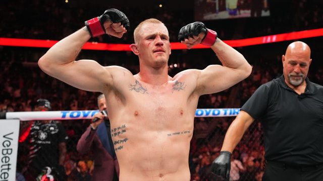 Arman Tsarukyan submits Dan Hooker in return at UFC Qatar