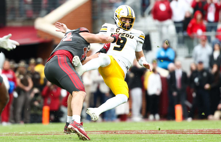 Did Missouri football fall out of national polls after Oklahoma loss?