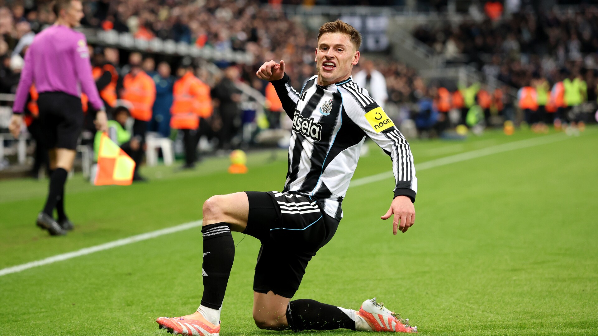 Newcastle 2-1 Manchester City: Harvey Barnes brace the difference in ...