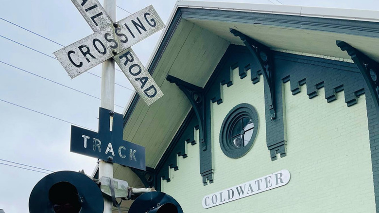 Michigan's Vintage Steam Train Is A Historic Journey Through Charming ...