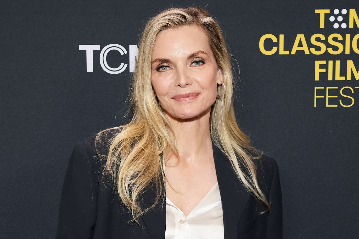 Michelle Pfeiffer Doesn't Think She's Funny Even Though She's Made Comedies Like “Married to the ...