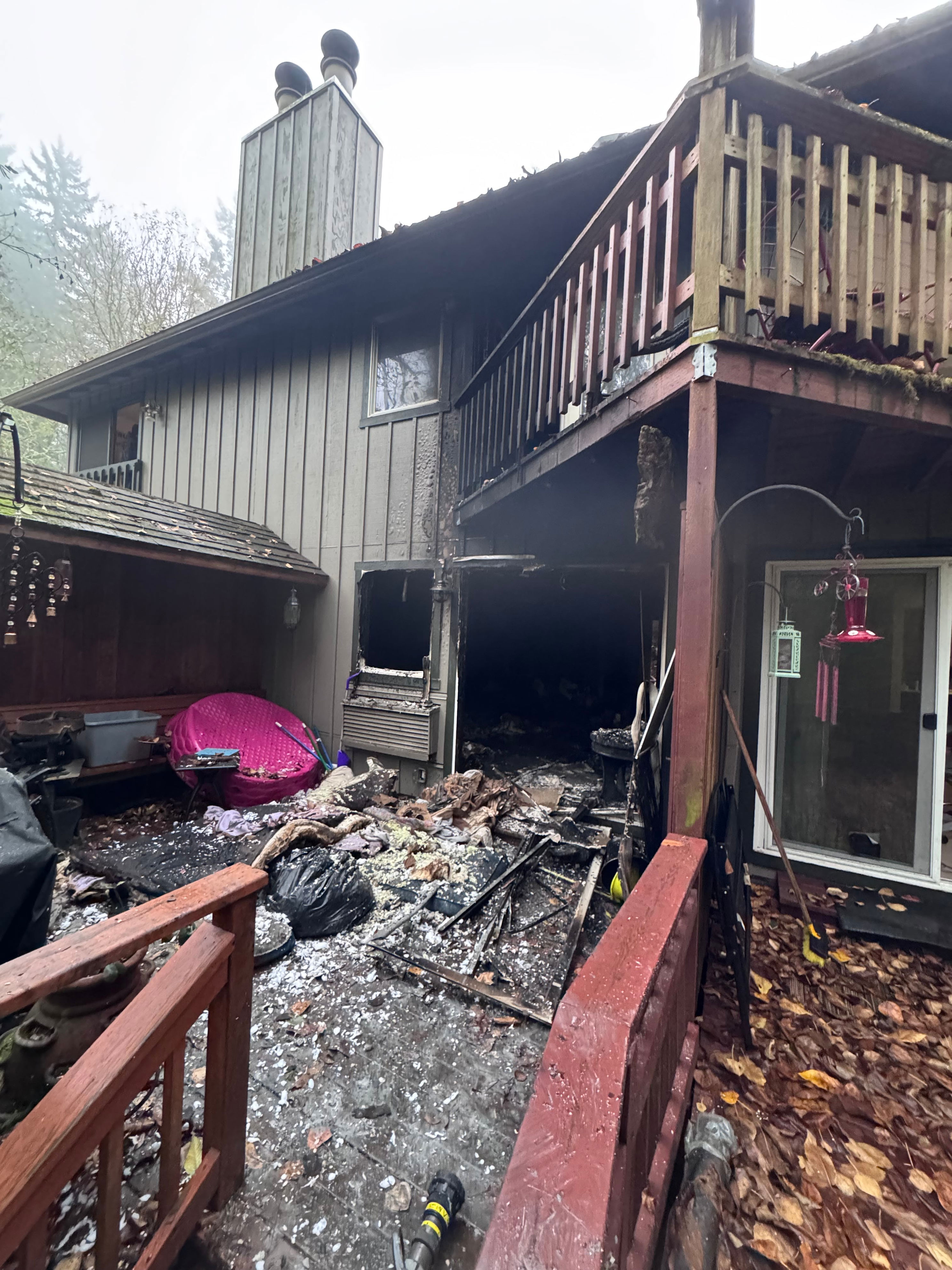 2 people jump from balconies to escape fire in SW Portland townhouse