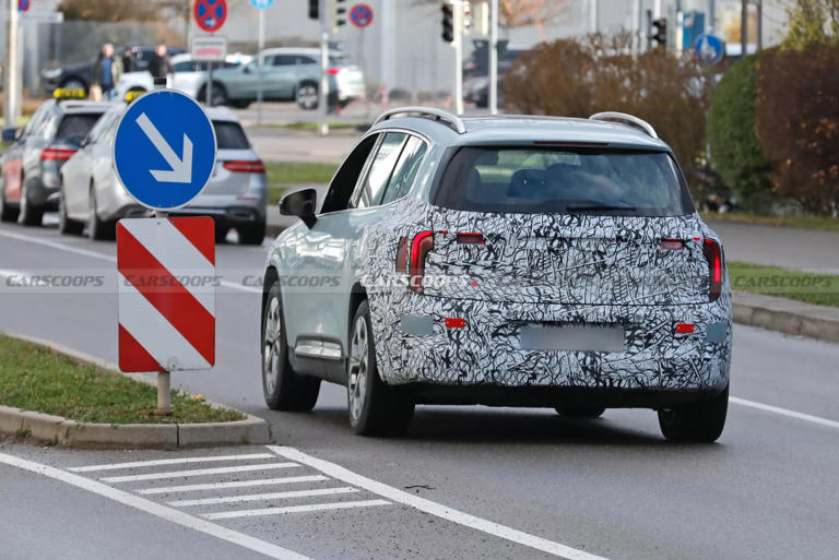 Nuova Mercedes GLB 2026 si scopre un po' di più: le ultime foto spia ...