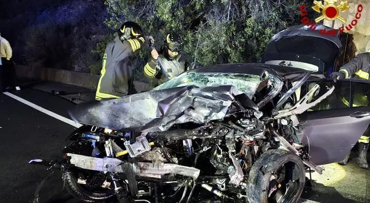 Scontro frontale tra auto sulla statale, morti sul colpo i due ...